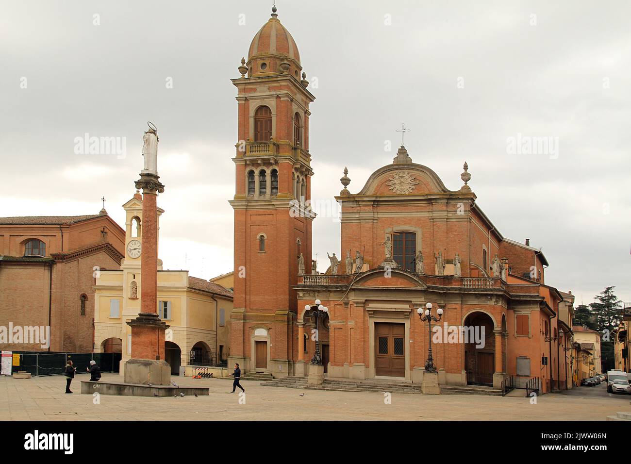 Colonna con la madonna del fossombrone hi-res stock photography and ...