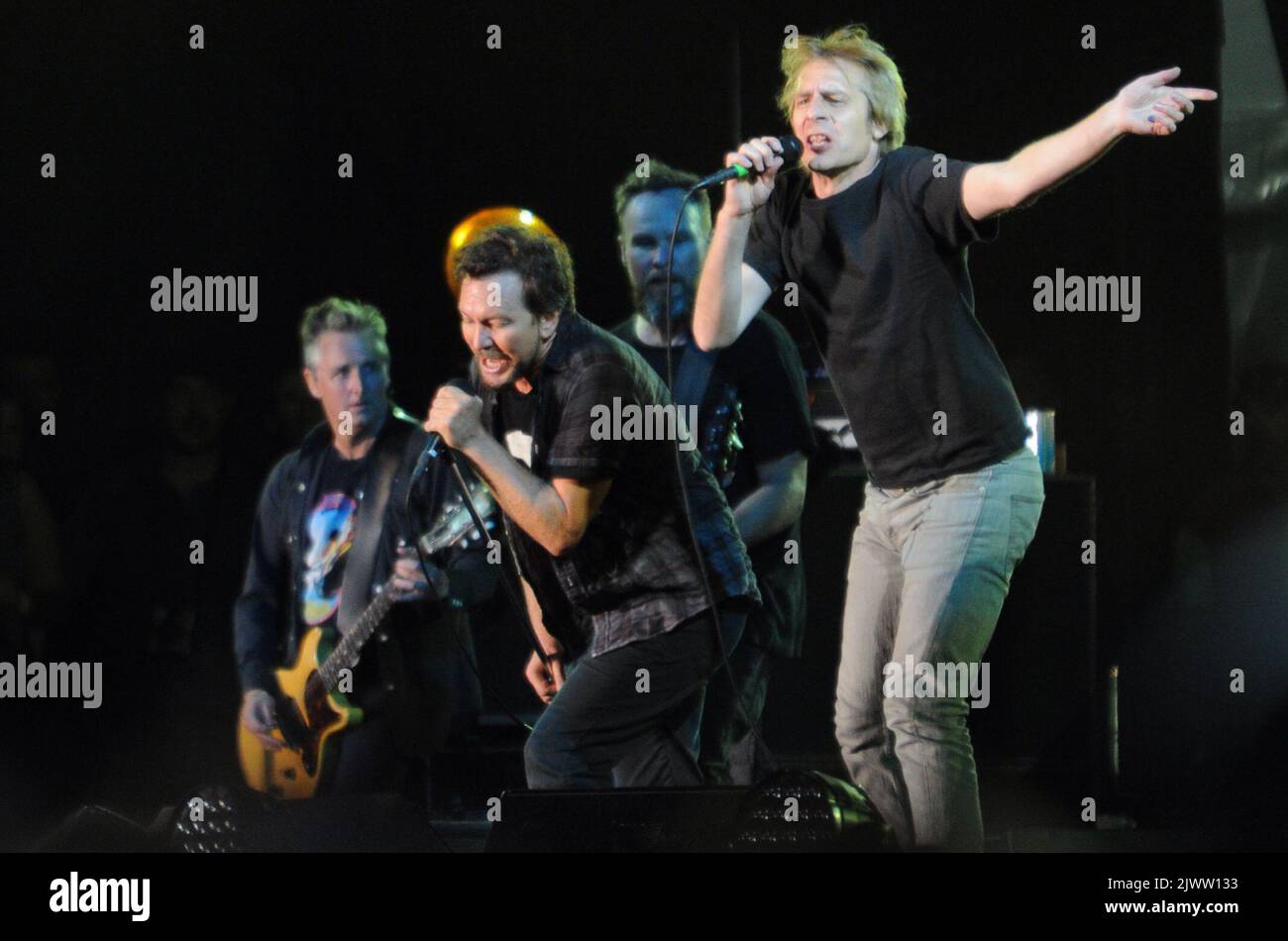 Mudhoney frontman Mark Arm performs with Pearl Jam frontman Eddie ...