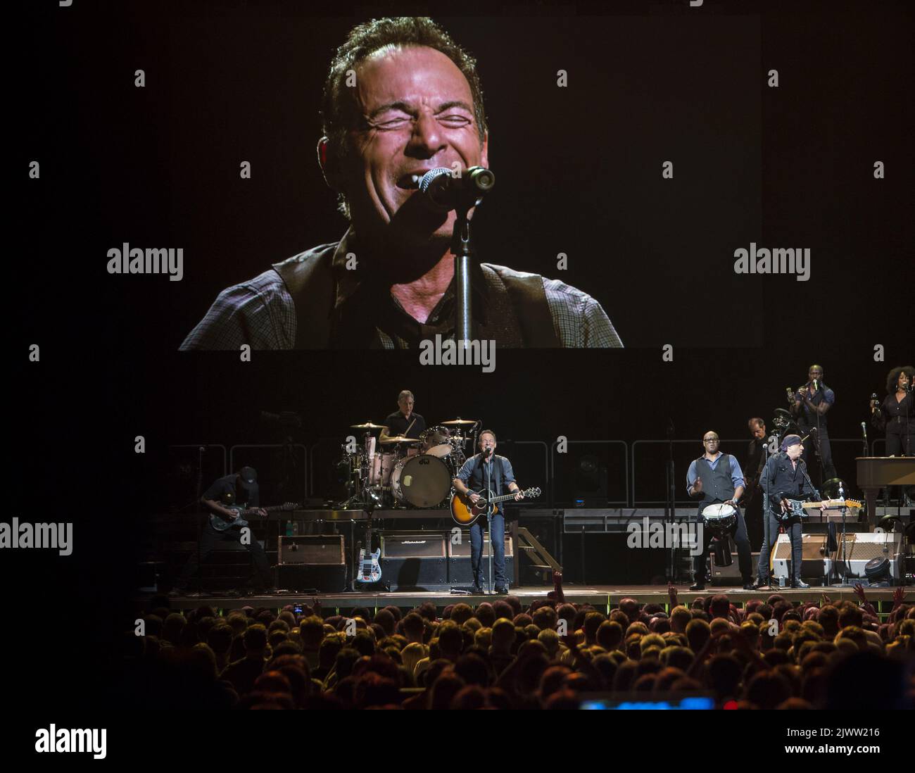 Bruce Springsteen kicks off his Australian tour at tonight's concert at ...