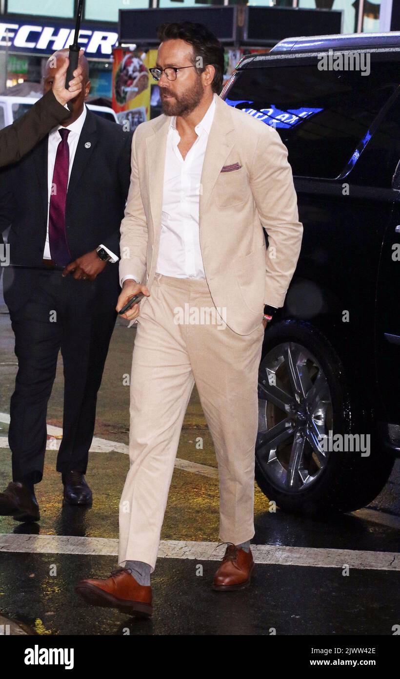 Ryan Reynolds And Rob McElhenny On Good Morning America -PICTURED: Ryan ...