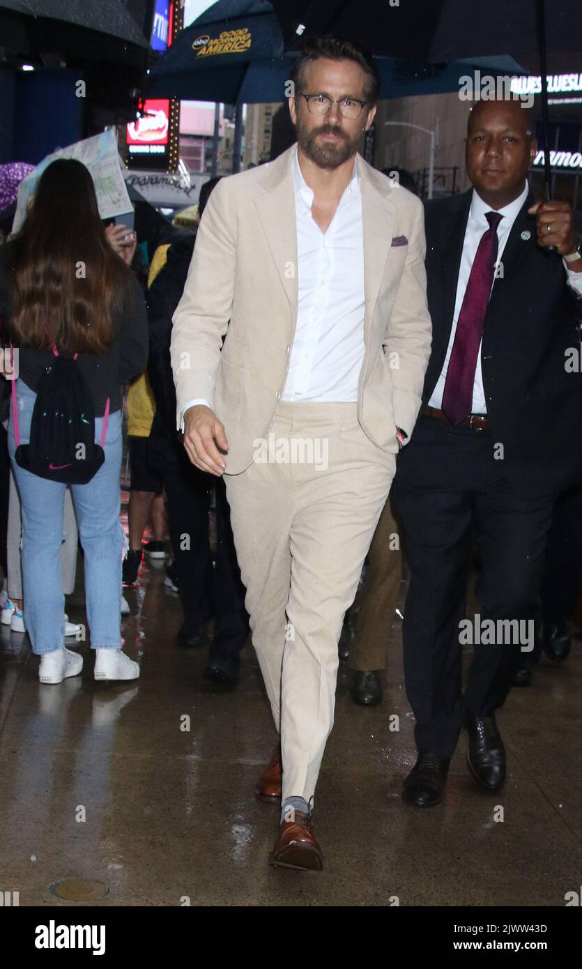 Ryan Reynolds And Rob McElhenny On Good Morning America -PICTURED: Ryan ...