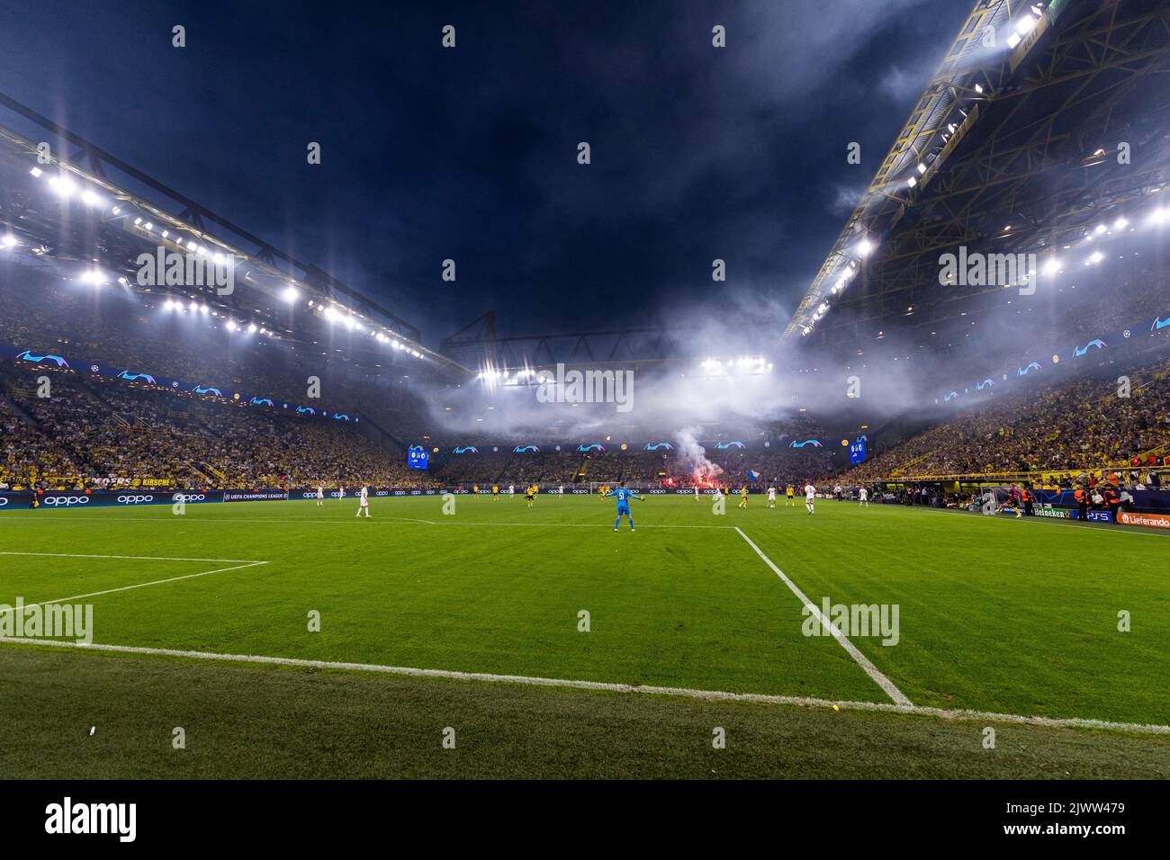 Fc kobenhavn vs borussia dortmund hi-res stock photography and images ...