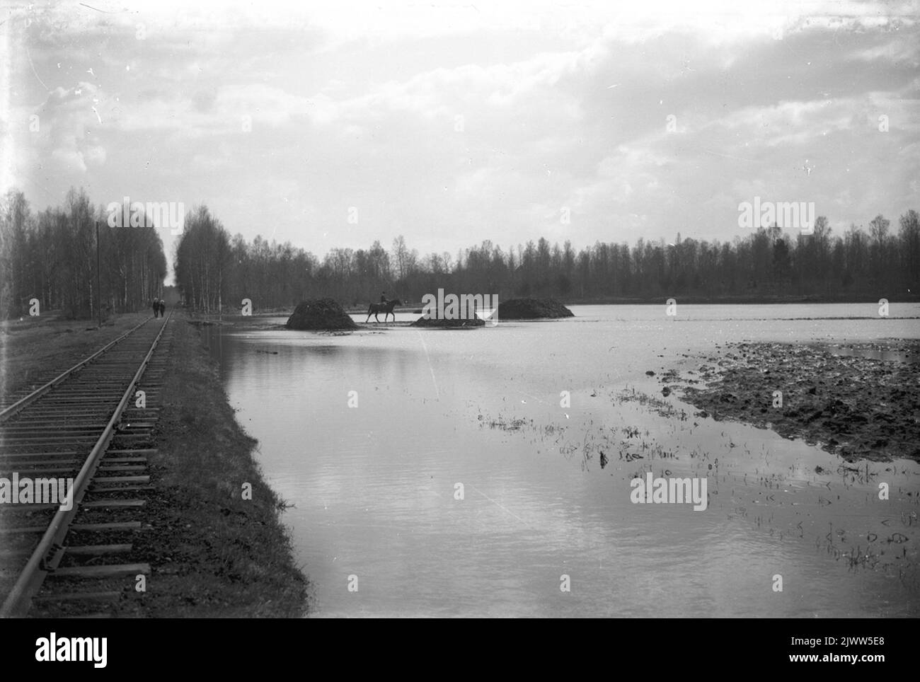 Railway track, flood. Järnvägsspår, översvämning Stock Photo - Alamy