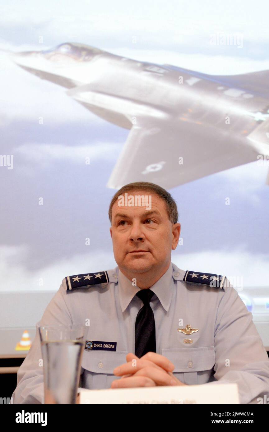 Joint strike fighter program executive officer USAF Lieutenant General ...