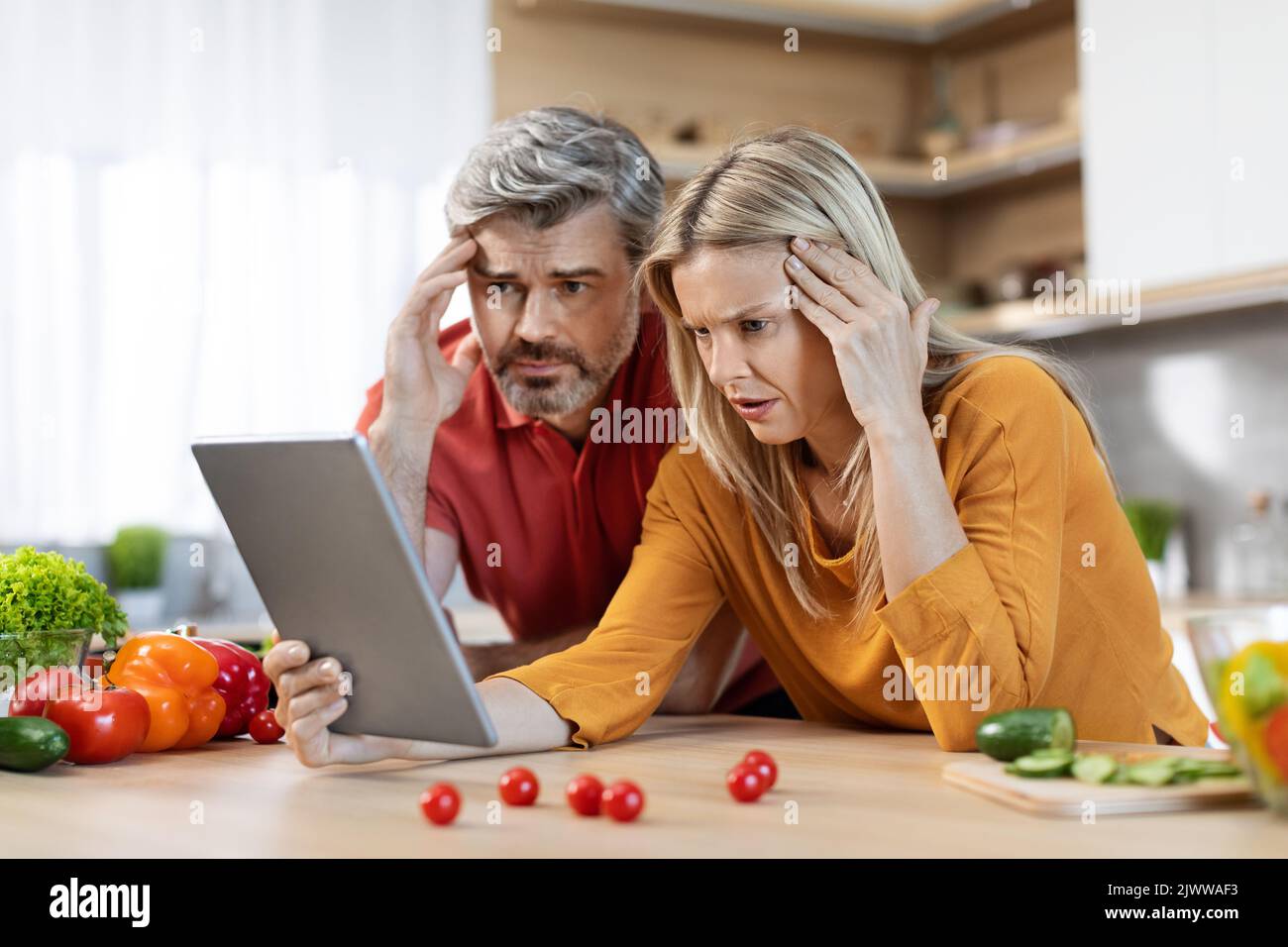Confused woman cooking hi-res stock photography and images - Alamy