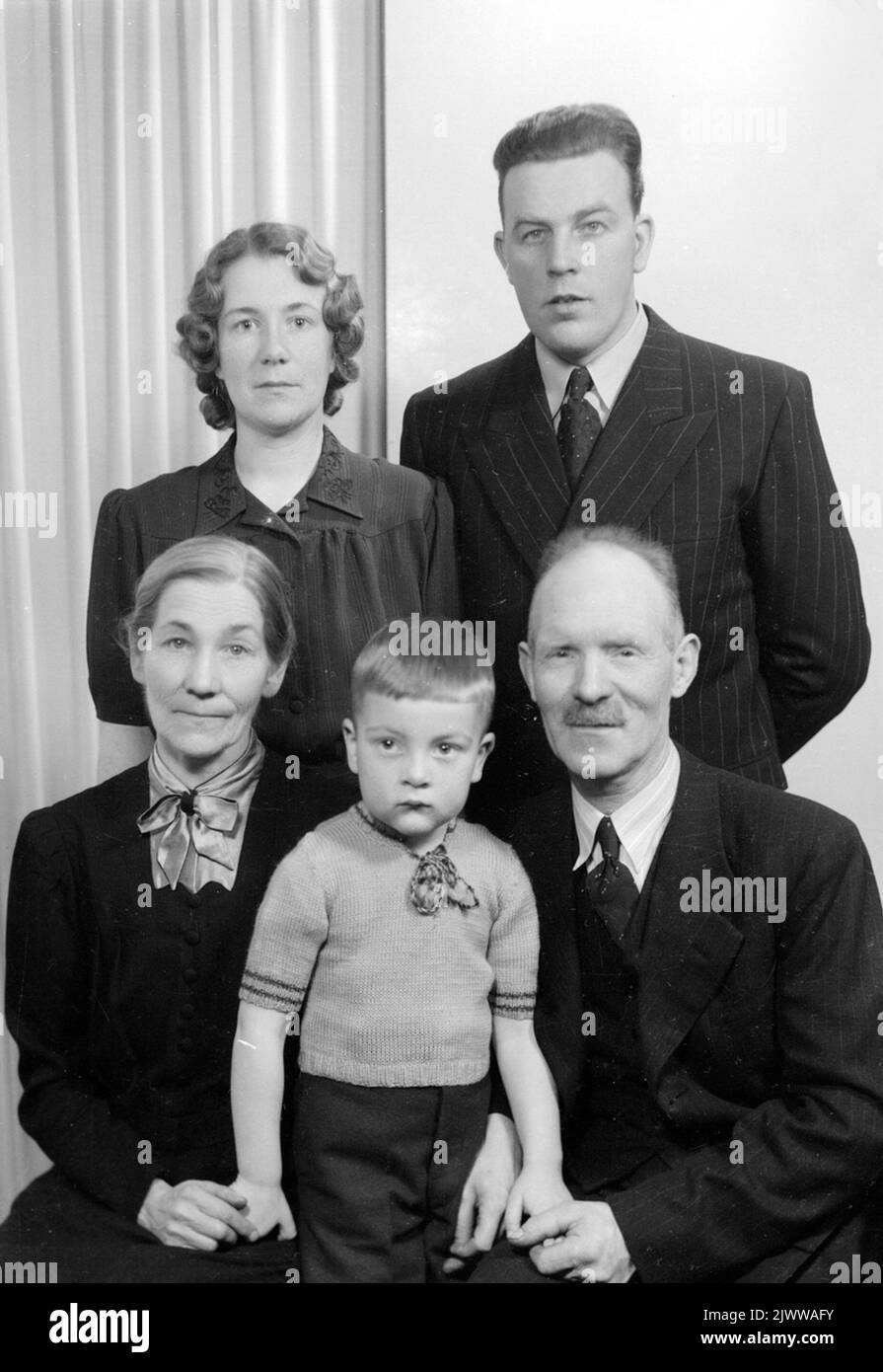 The Lindberg family. Photo 1943. Familjen Lindberg. Foto 1943 Stock ...