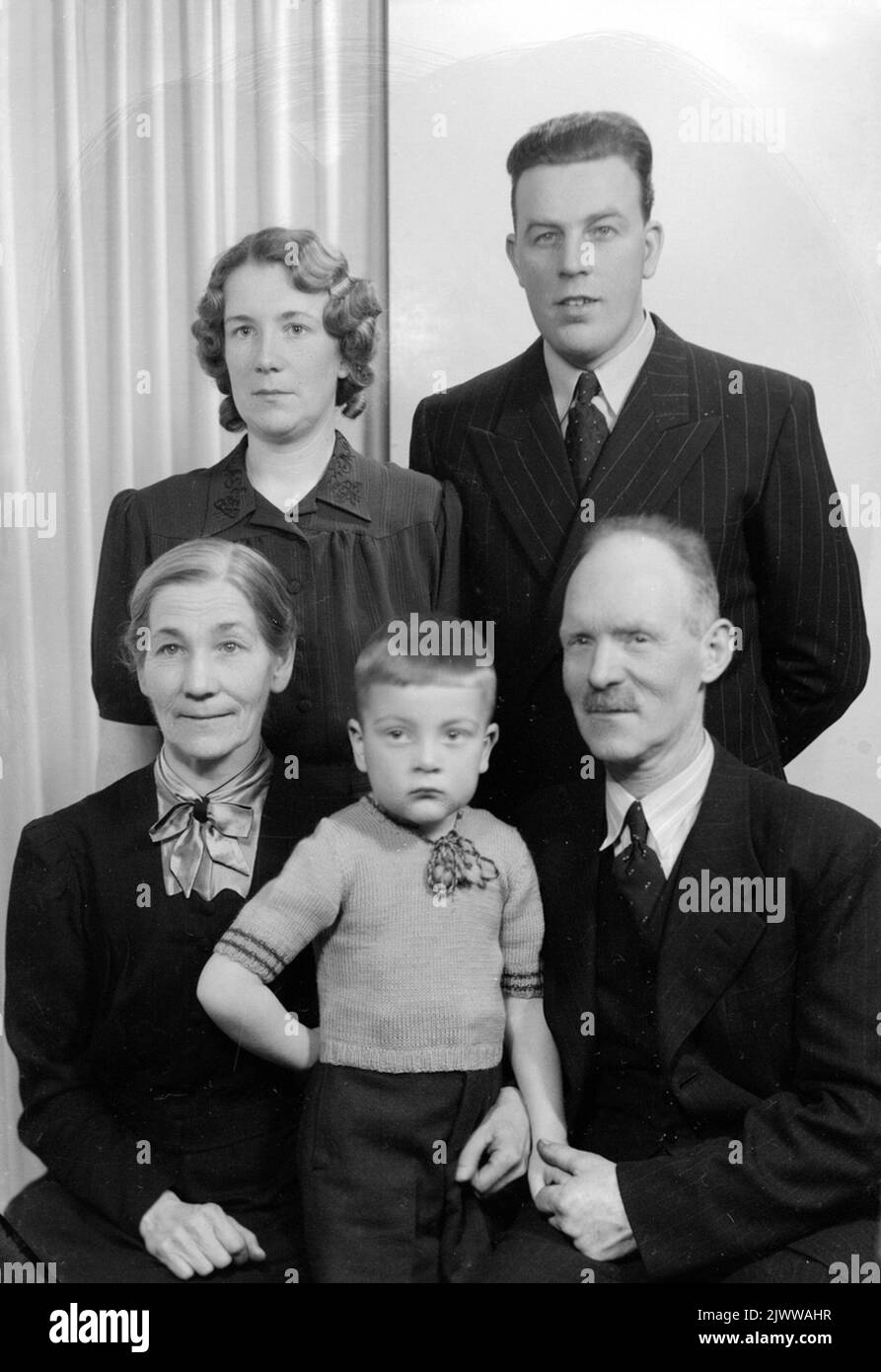 The Lindberg family. Photo 1943. Familjen Lindberg. Foto 1943 Stock ...