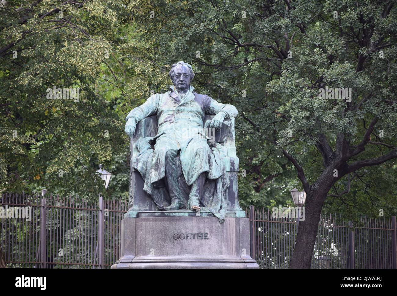 Johann wolfgang goethe statue hi-res stock photography and images - Alamy