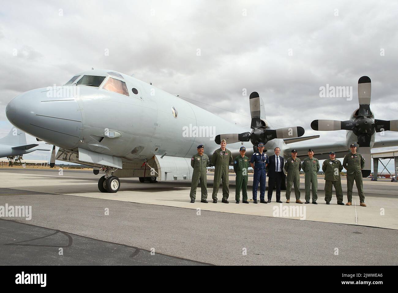Australian Opposition Leader Bill Shorten poses with RAAF Group ...