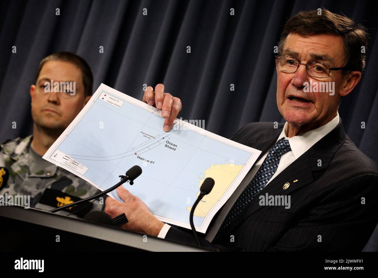 Former Defence Chief Angus Houston, Chief Coordinator of the Joint ...