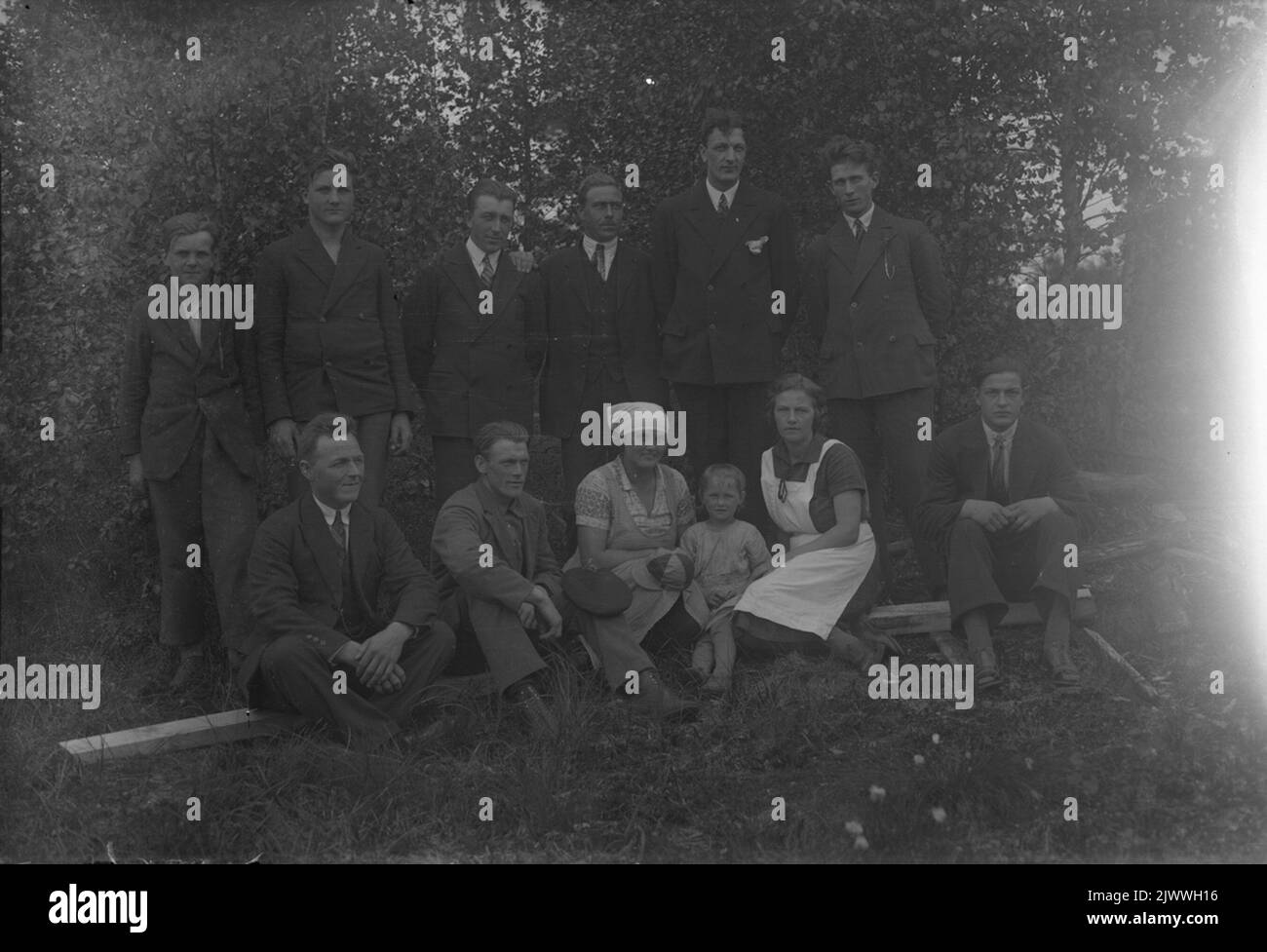 Picture posed Black and White Stock Photos & Images - Alamy