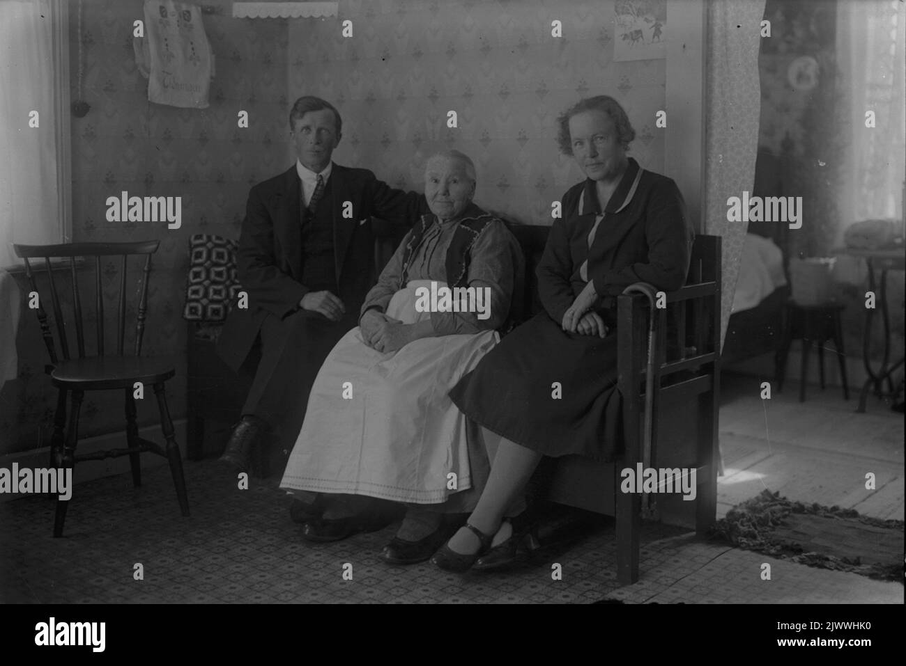 Tre personer hi-res stock photography and images - Alamy