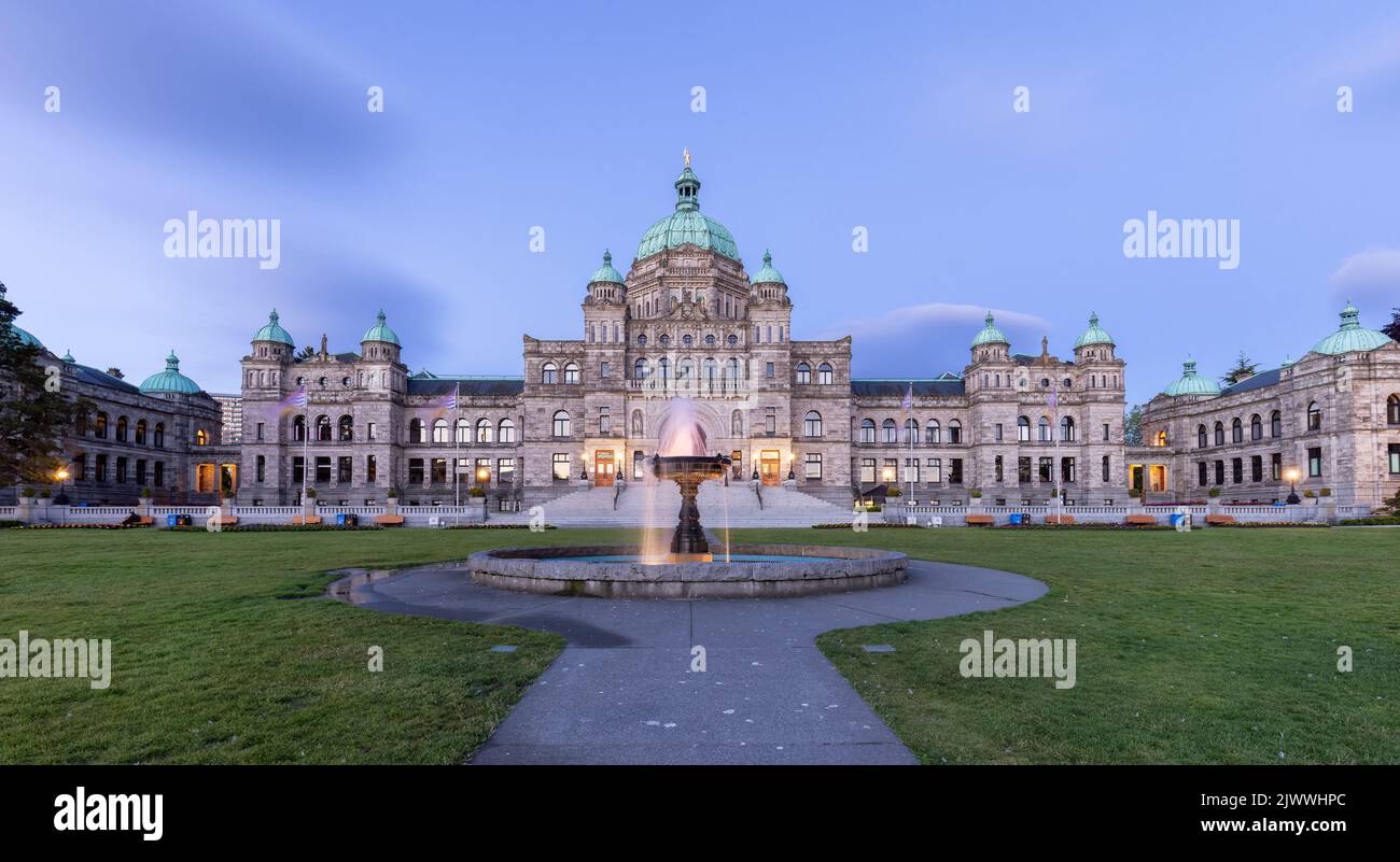 Downtown vancouver water fountain hi-res stock photography and images ...