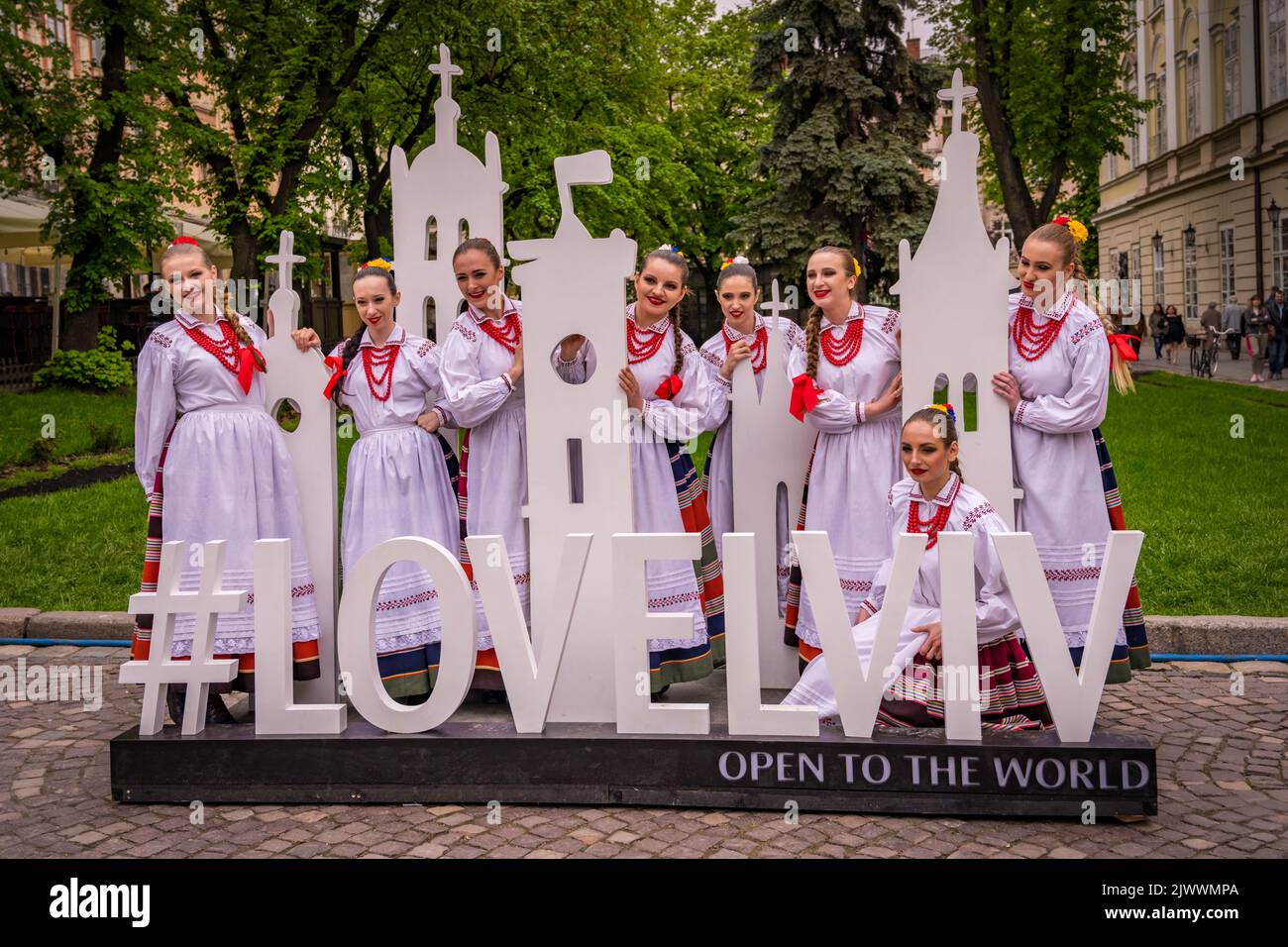 Ukraine folk dance hi-res stock photography and images - Alamy