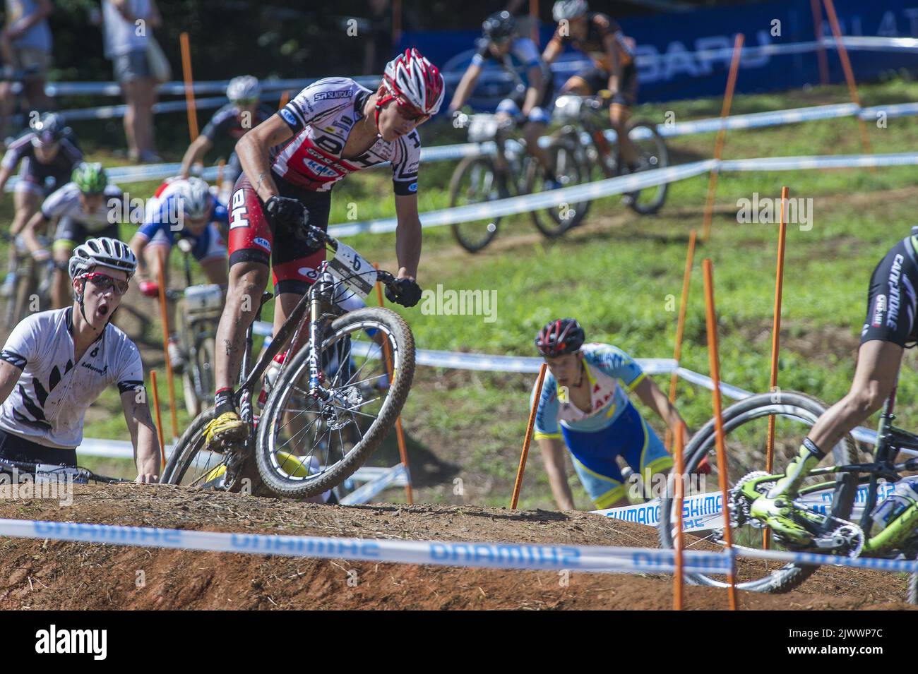 France's Victor Koretzky chases down early leader Keegan Swenson during ...