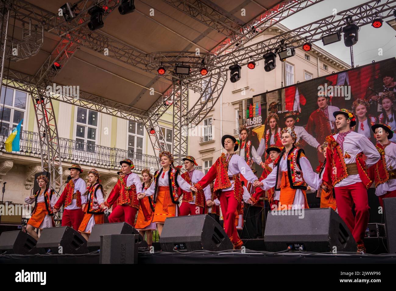 Ukraine folk dance hi-res stock photography and images - Alamy