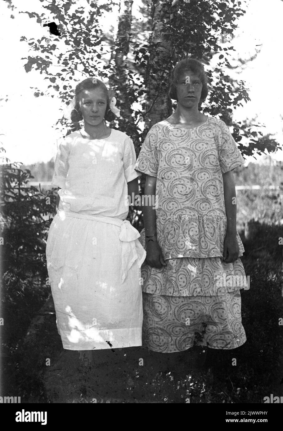 Portrait two friends young Black and White Stock Photos & Images - Alamy