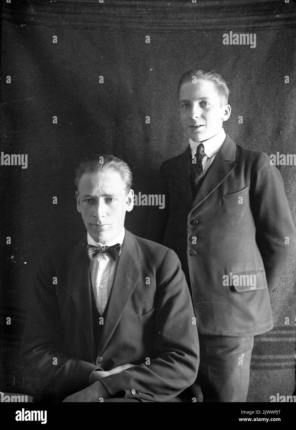 Young man mentor guide hi-res stock photography and images - Alamy