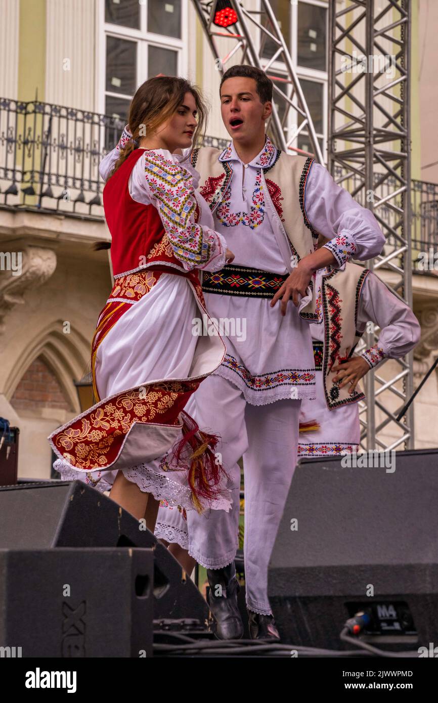 Folk dancers at folk festival in Lviv, Ukraine Stock Photo - Alamy
