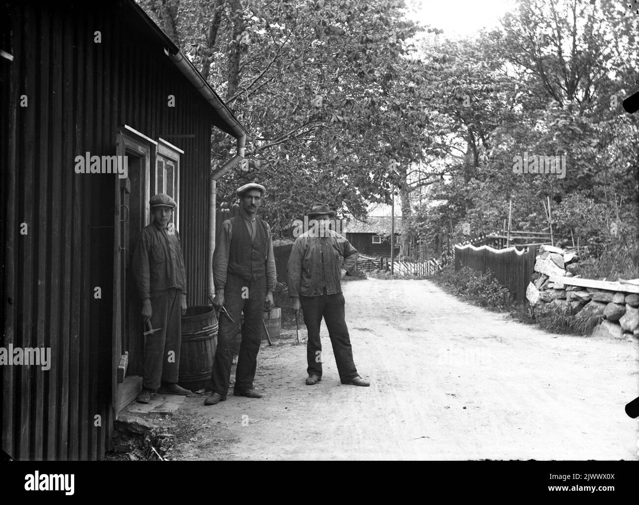 Sheet warehouse Hans Olof Nordin's workshop. H.O. Nordin on the right ...
