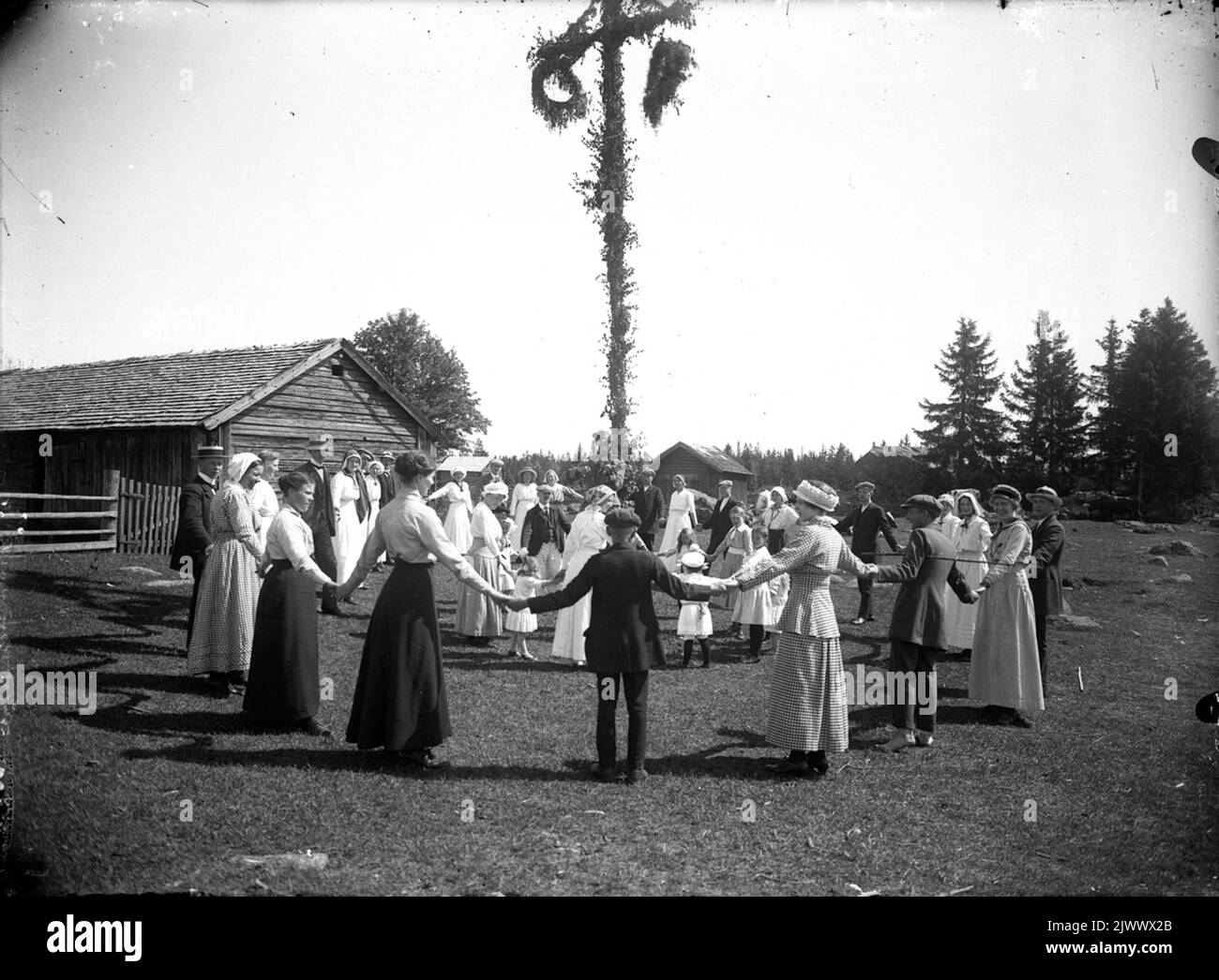 Midsommardans hi-res stock photography and images - Alamy