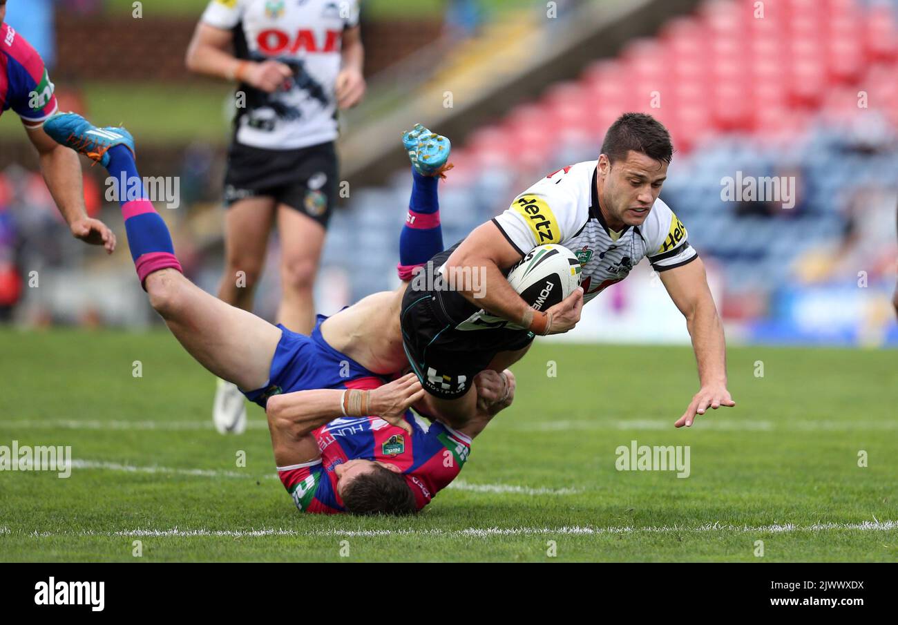 Matt Robinson runs over Gidley during the NRL Rugby League Round 9 ...
