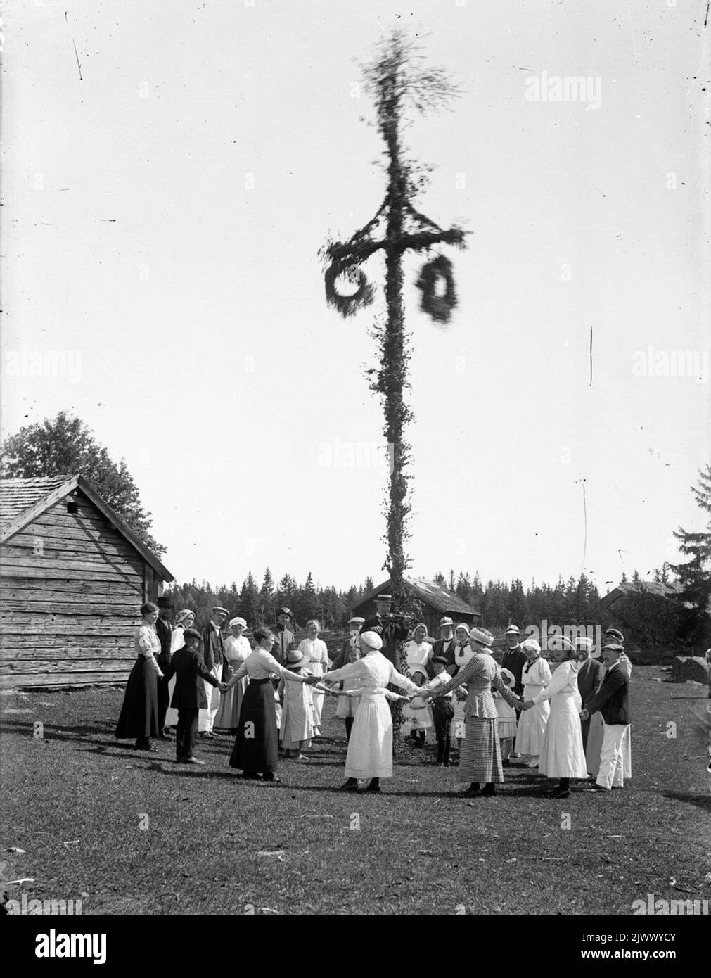 Midsummer dance, probably at Högbacken's livestock, 1910s ...