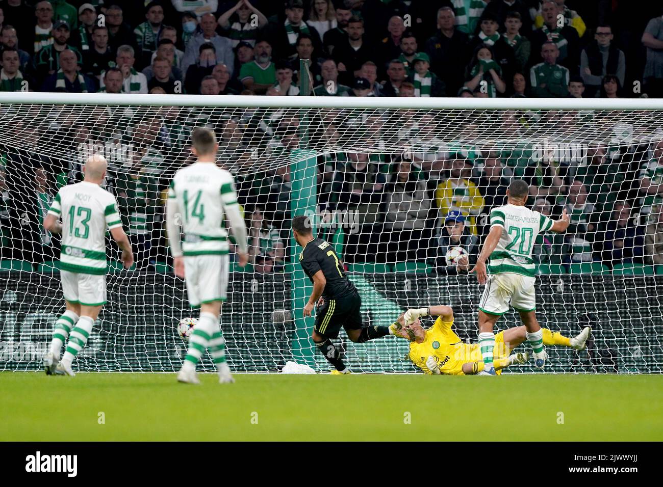 Eden hazard goal 2022 september hi-res stock photography and images - Alamy
