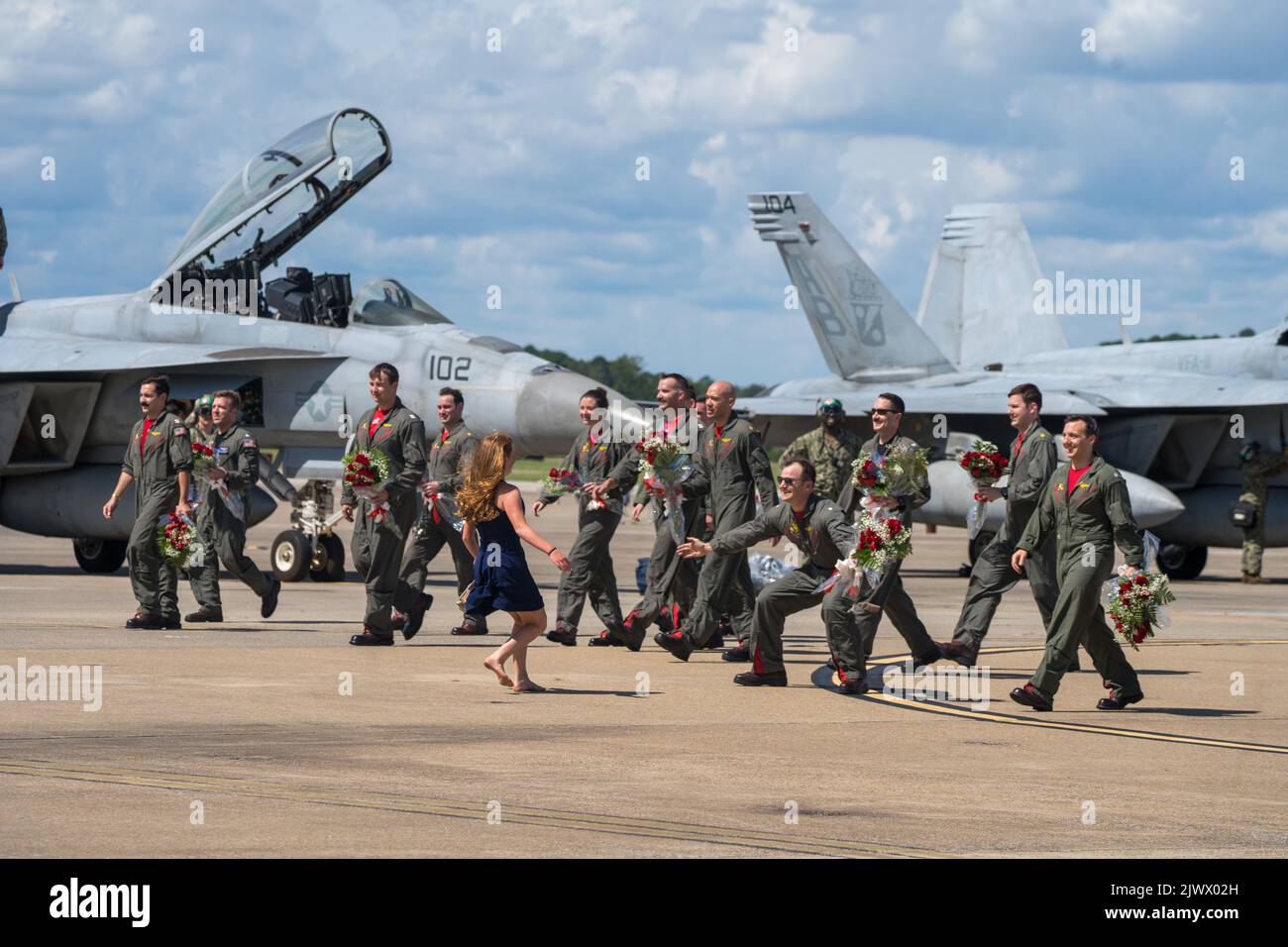 220905-N-SH953-1141 Virginia Beach, Va. (Sept. 5, 2022) - Families welcome home Sailors attached ...