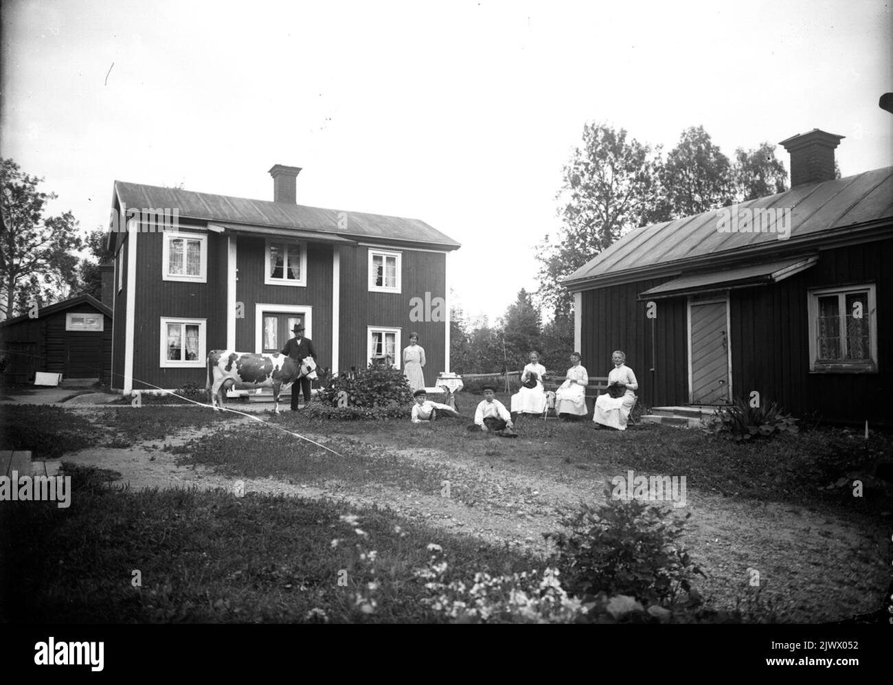 Group picture in front of residential buildings, Karl Jonsson with ...