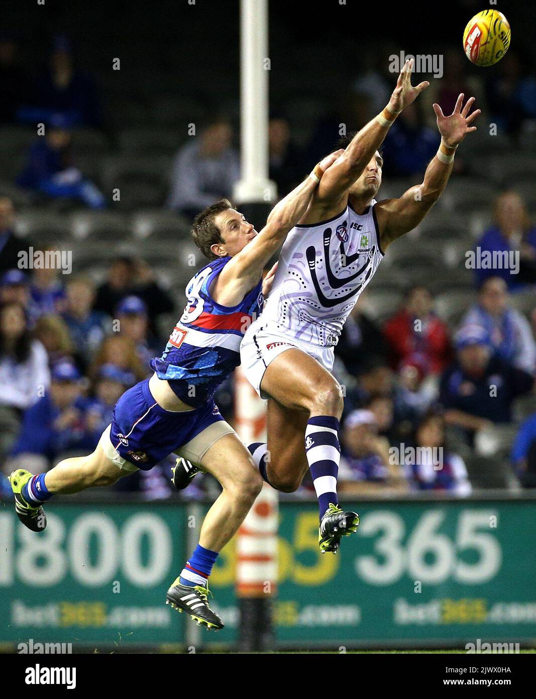 Matthew Pavlich of the Dockers attempts to mark in front of Dale Morris ...