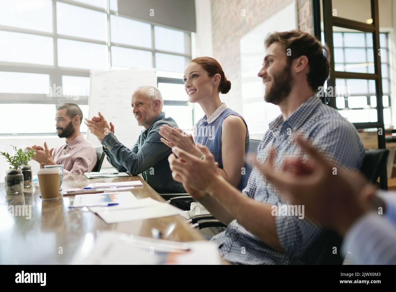 Business people meeting round table hi-res stock photography and images ...