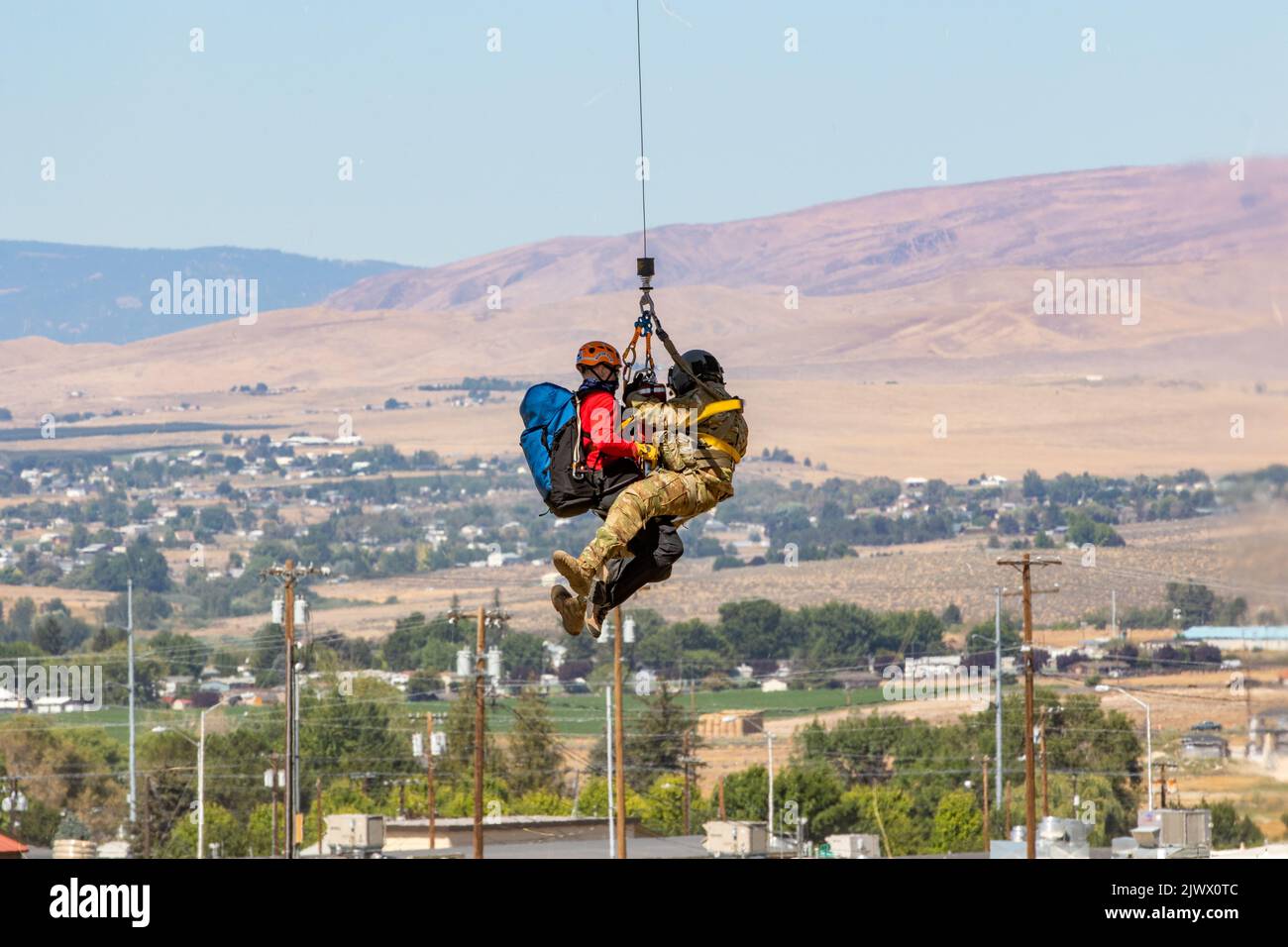 A Soldier assigned to U.S. Army Air Ambulance Detachment- Yakima ...