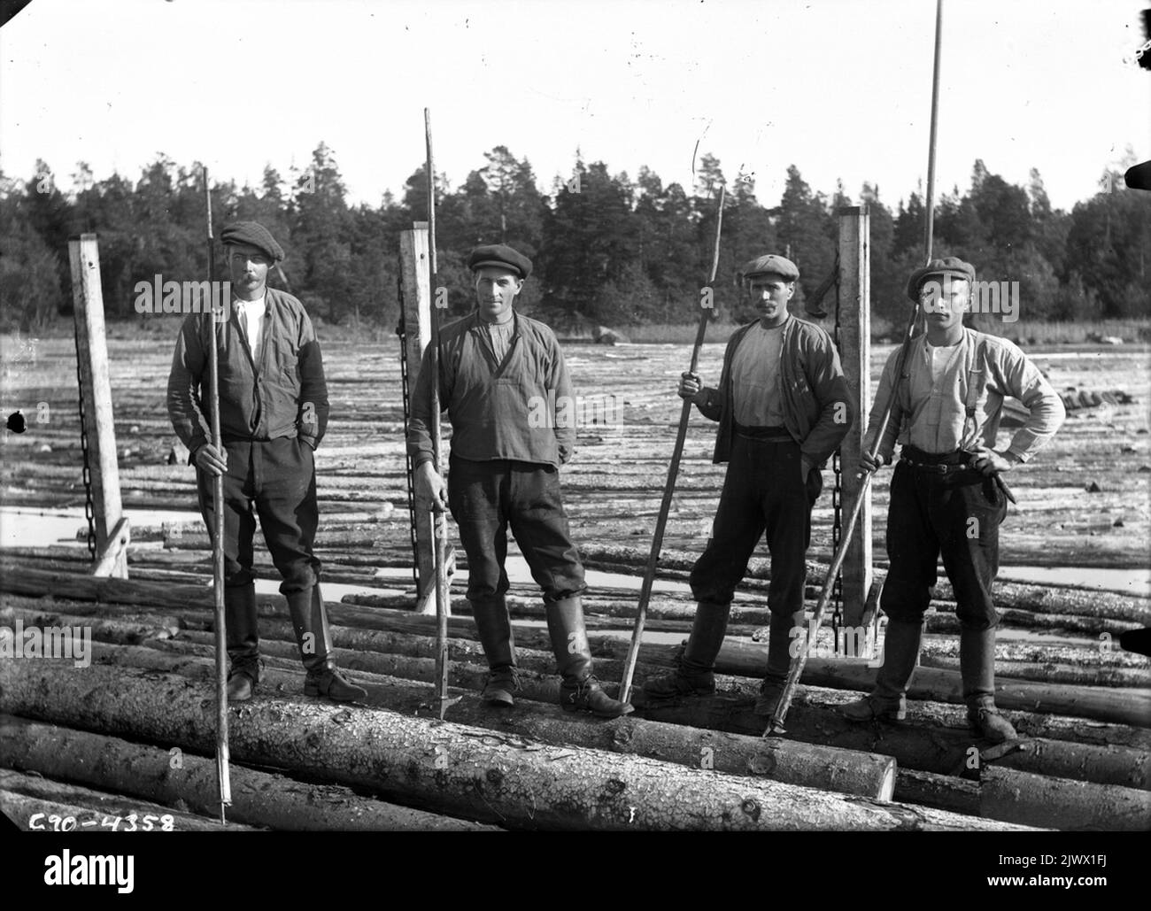 Four floats. Fyra flottare Stock Photo - Alamy