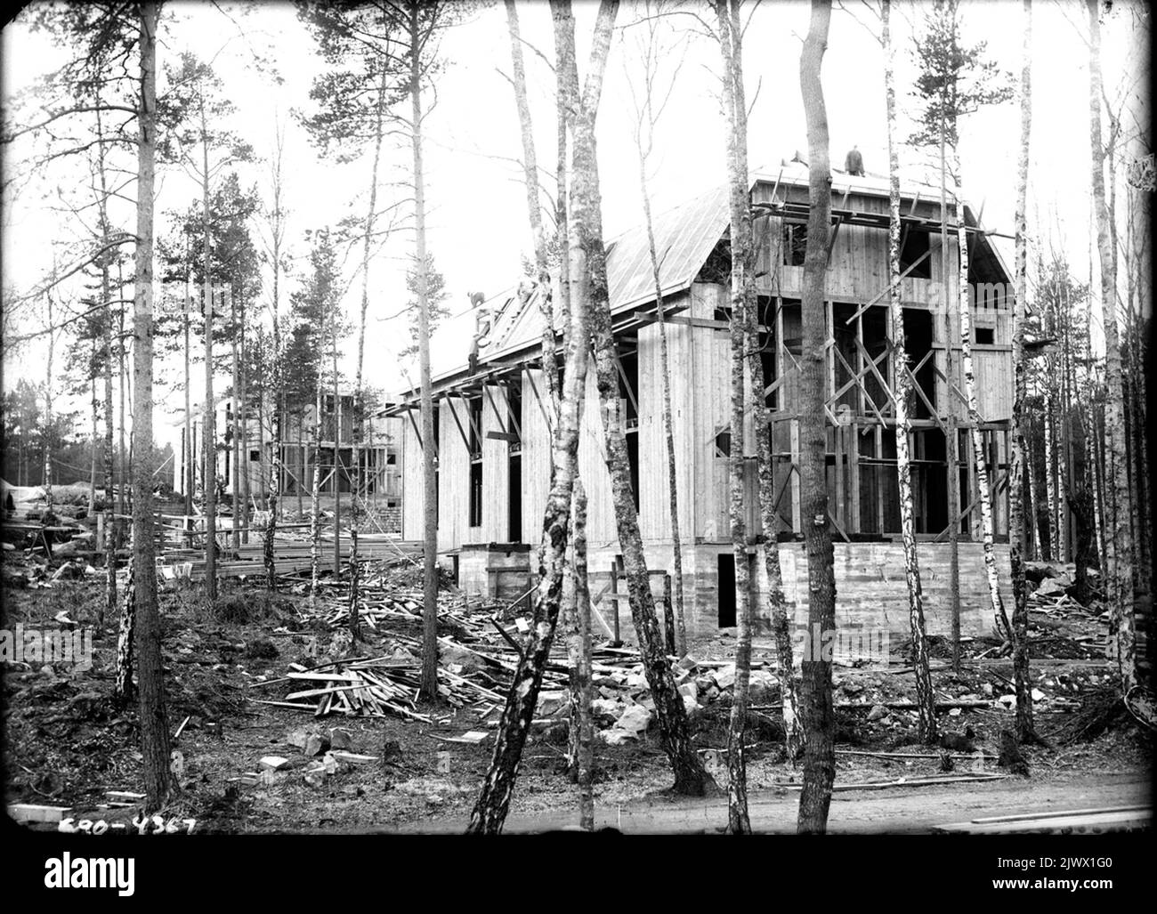 Construction work, wooden house. Byggnadsarbete, trähus Stock Photo - Alamy
