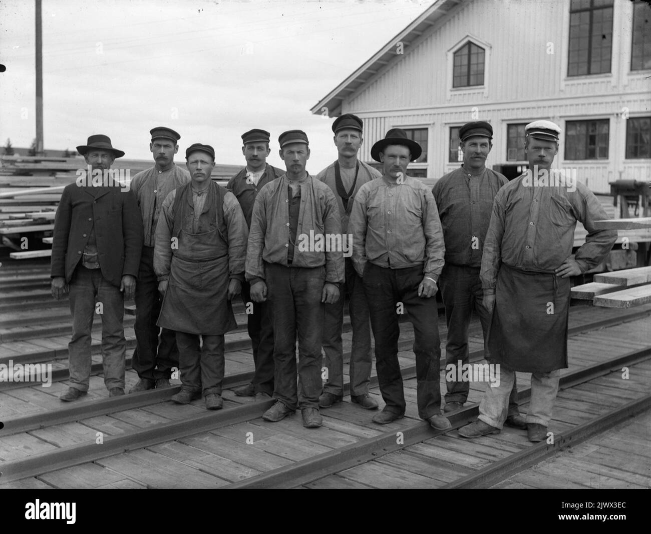 Group picture, sawmill workers? Gruppbild, sågverksarbetare Stock Photo ...