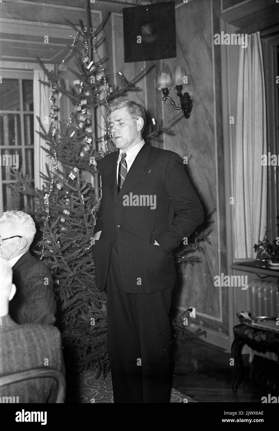 Christmas tree decorated holiday winter Black and White Stock Photos ...