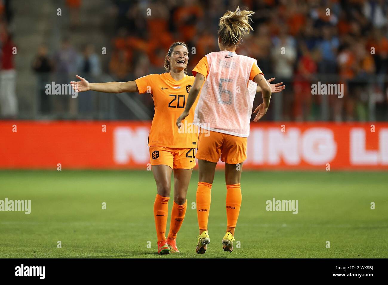 UTRECHT - (lr), Dominique Janssen of Holland Women, Jill Roord of ...