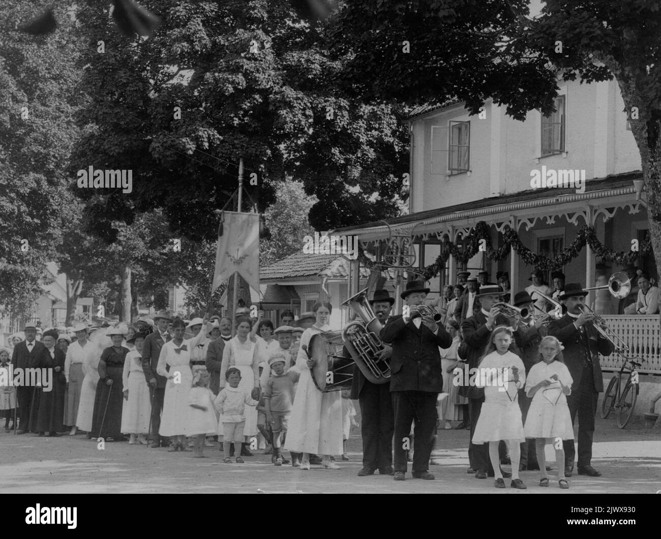Musicians parade Black and White Stock Photos & Images - Alamy