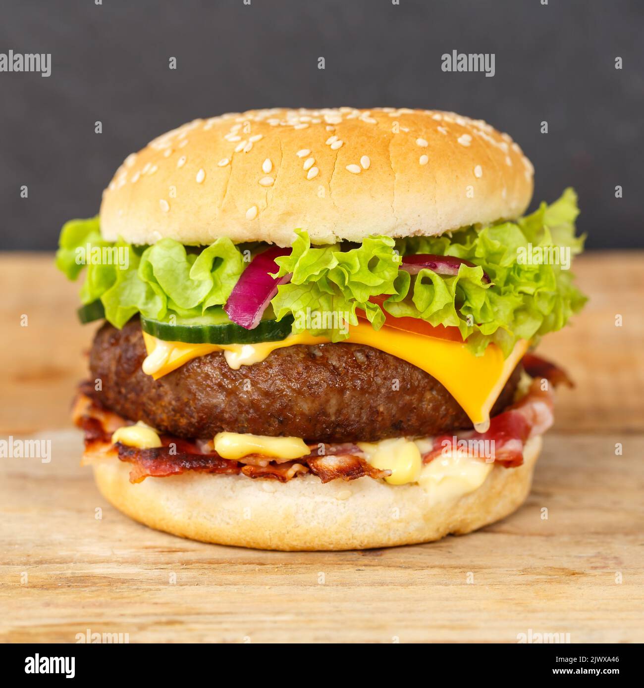 Hamburger Cheeseburger fastfood fast food on a wooden board square ...