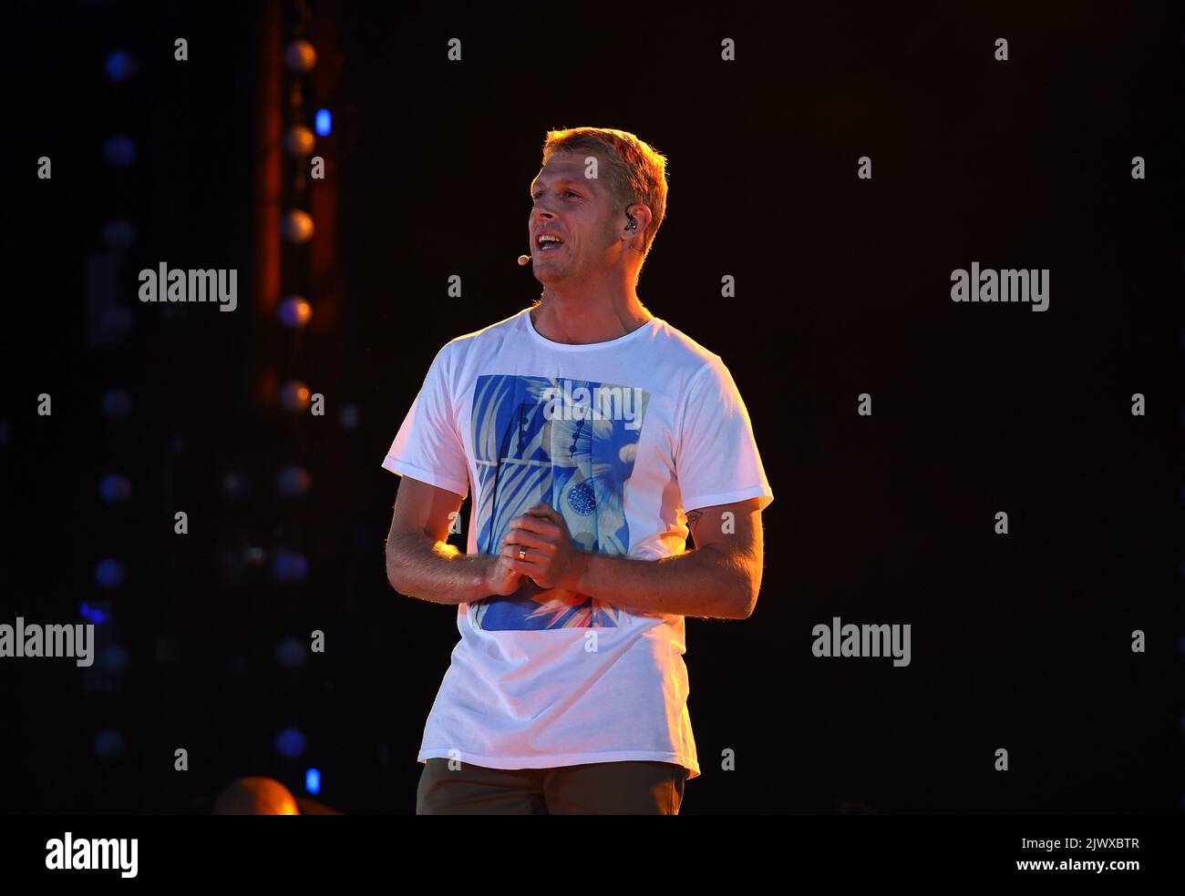 Australian surfer Mick Fanning introduces the Gold Coast 2018 Games at ...