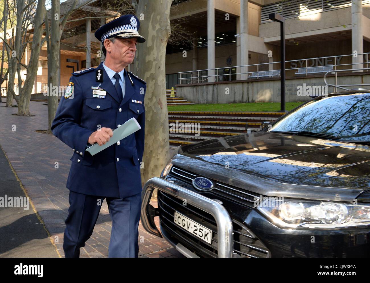 NSW Police Commissioner Andrew Scipione leaves Sydney Police ...