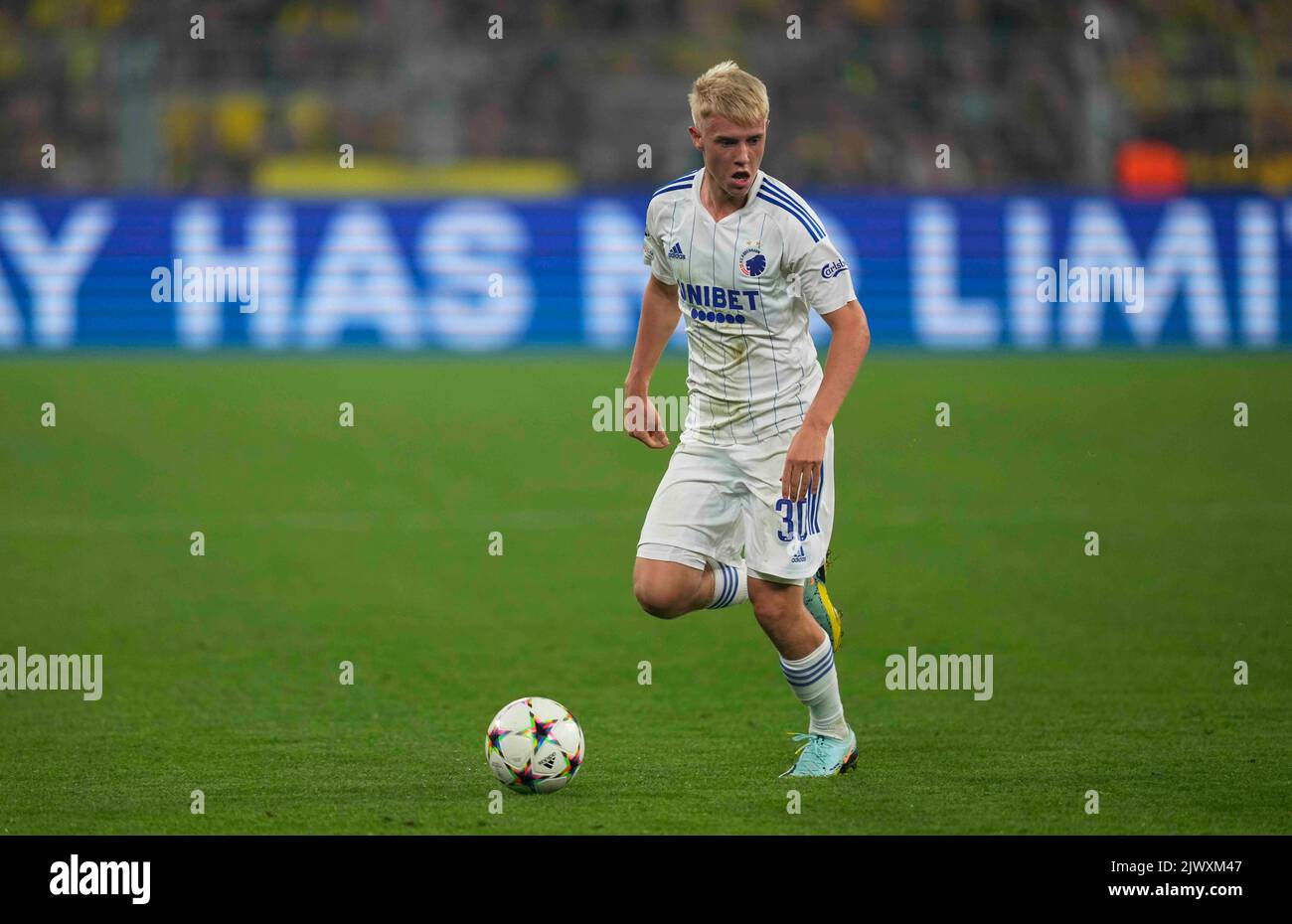 September 6, 2022: Hákon Arnar Haraldsson (FC Copenhagen) controls the ...
