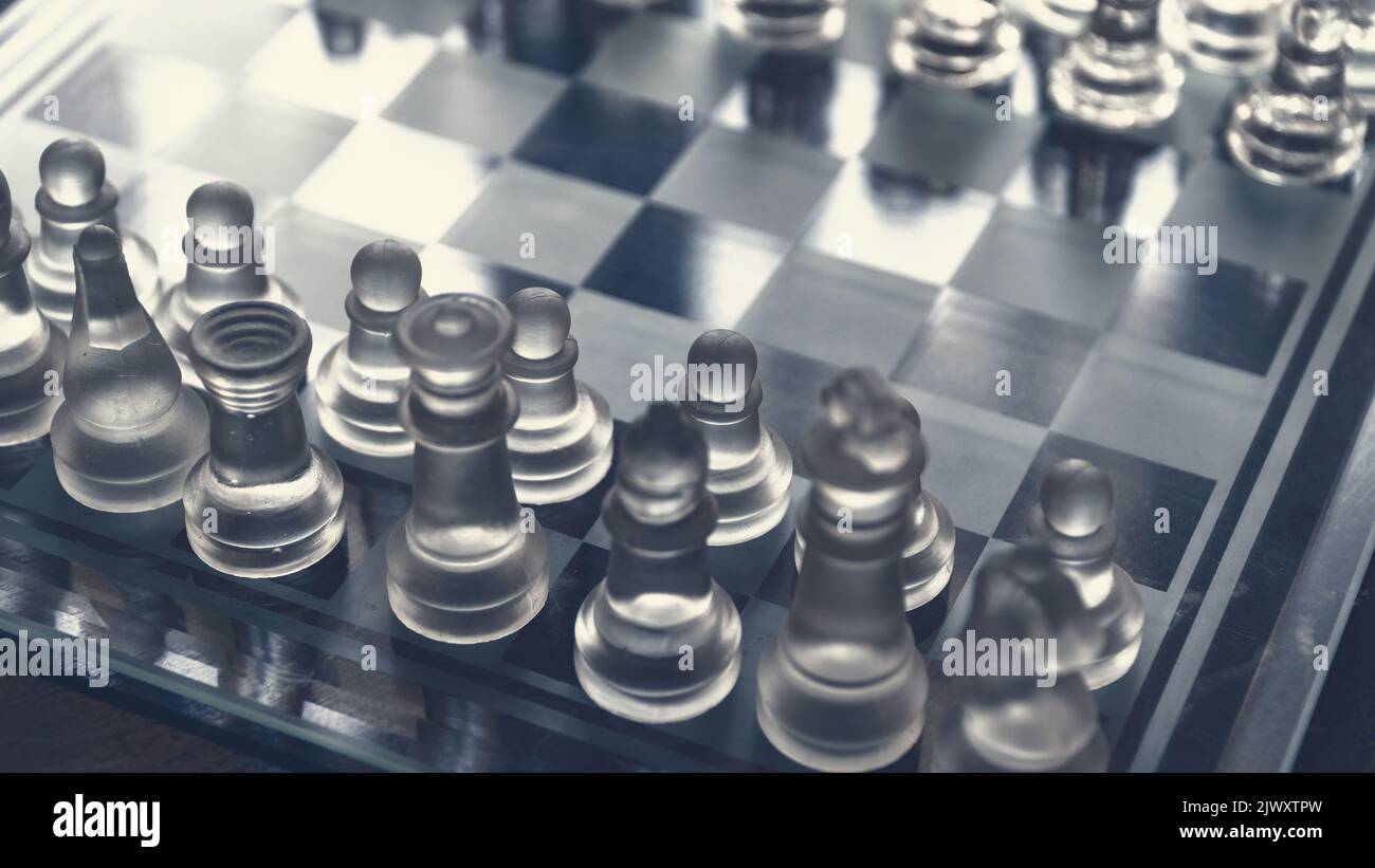 Glass chess board chess pieces hi-res stock photography and images - Alamy
