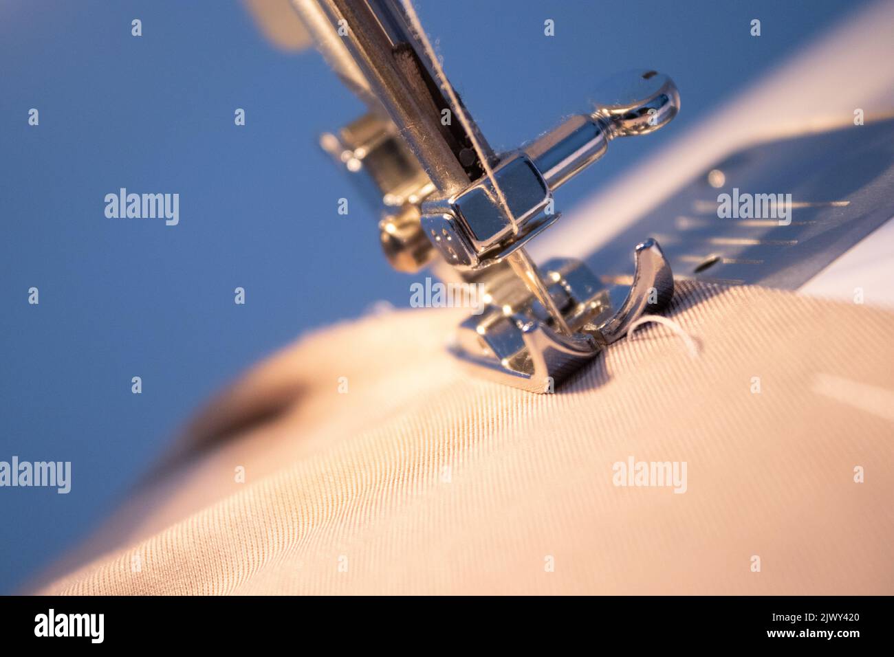 Sewing workshop. A sewing machine with a fabric Stock Photo - Alamy