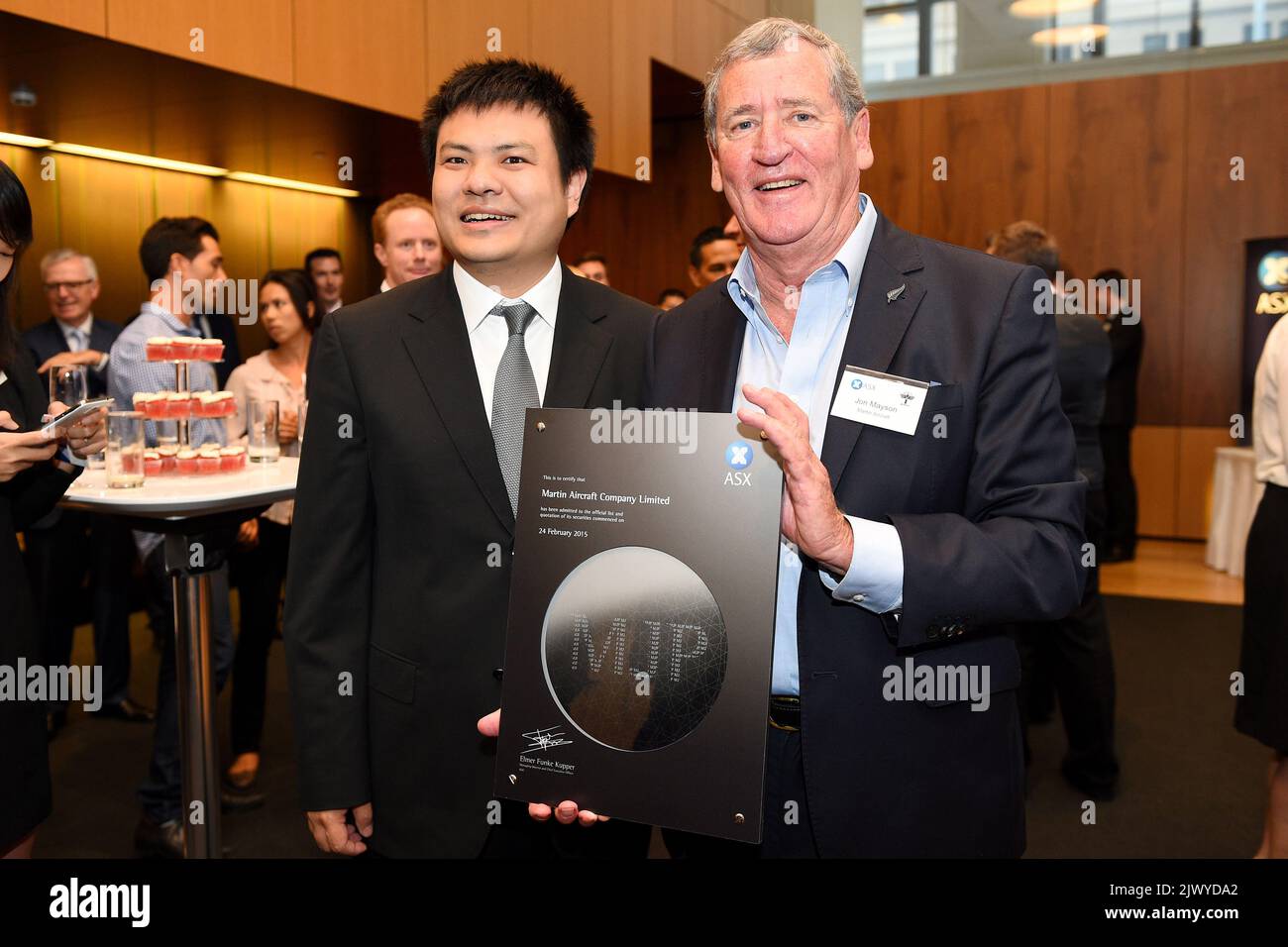 Martin jetpack chairman Jon Mayson with chairman of major investor ...