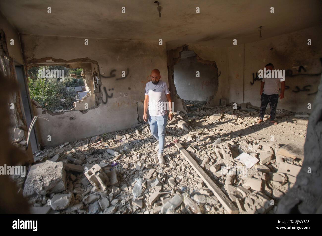Jenin, Palestine. 06th Sep, 2022. Palestinians inspect the house of the ...