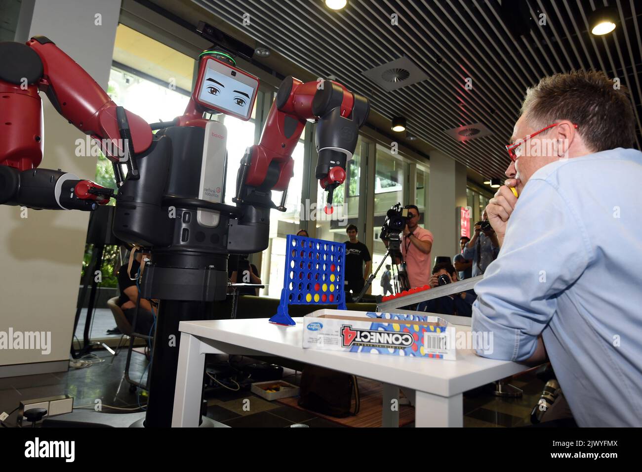 Baxter the robot plays Connect 4 with Professor Peter Corke from ...