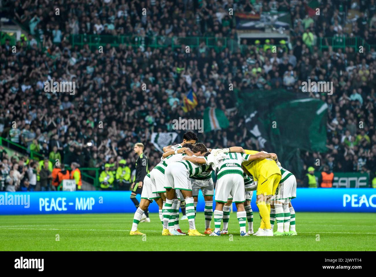 Celtic glasgow huddle hi-res stock photography and images - Alamy