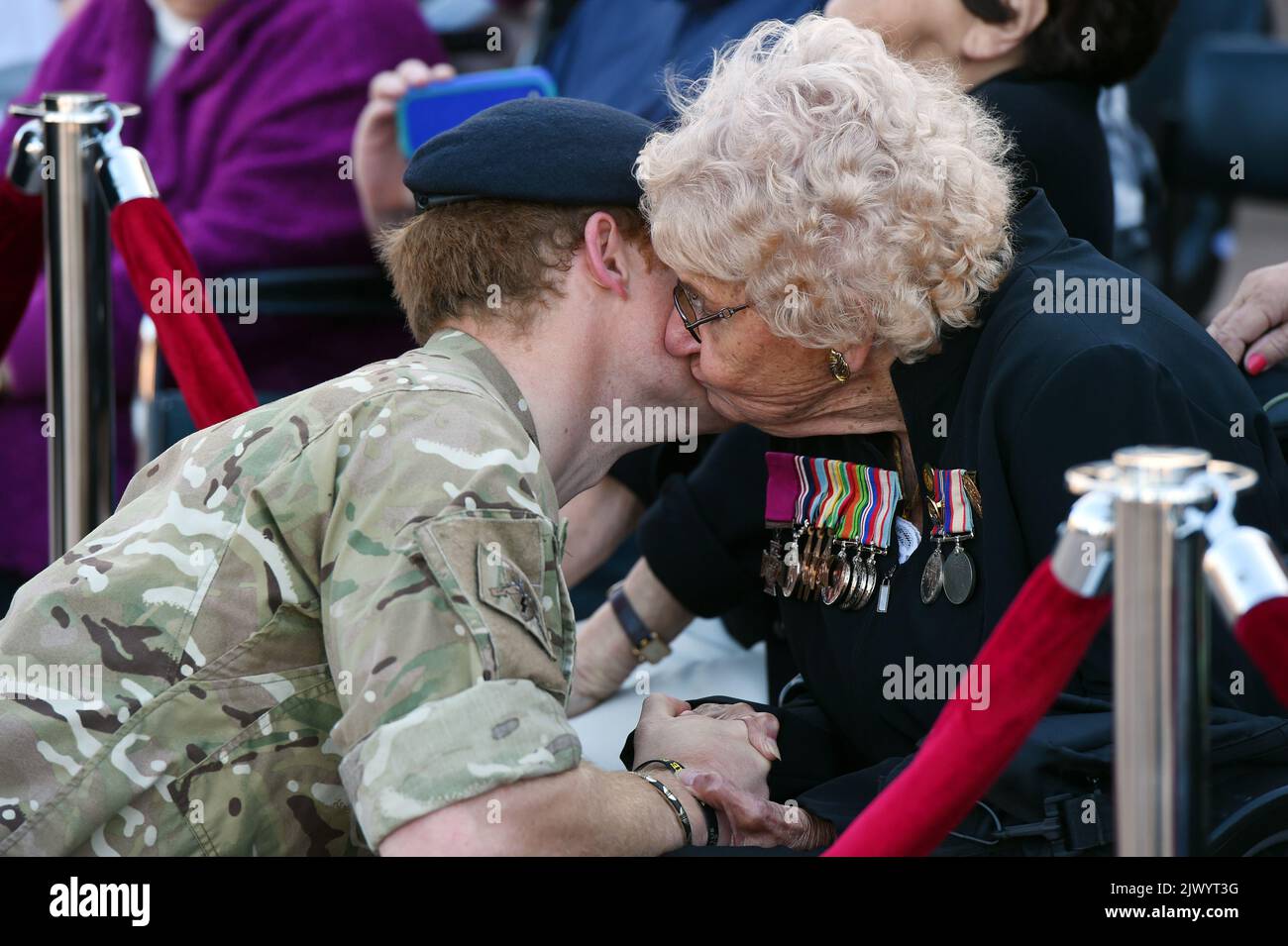 His Royal Highness Prince Harry meets Daphne Dunne, from Turramurra ...